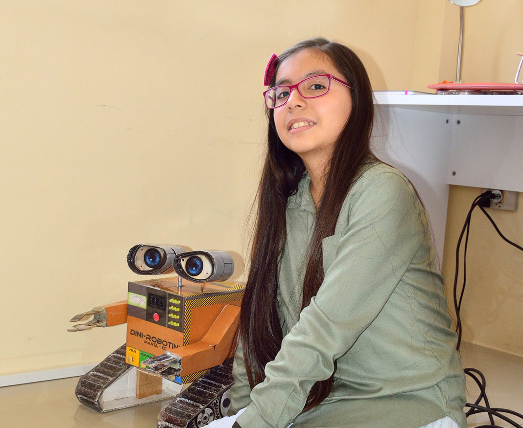 Emily Ulloa: ¡chicas en la tecnología! - Revista Vive